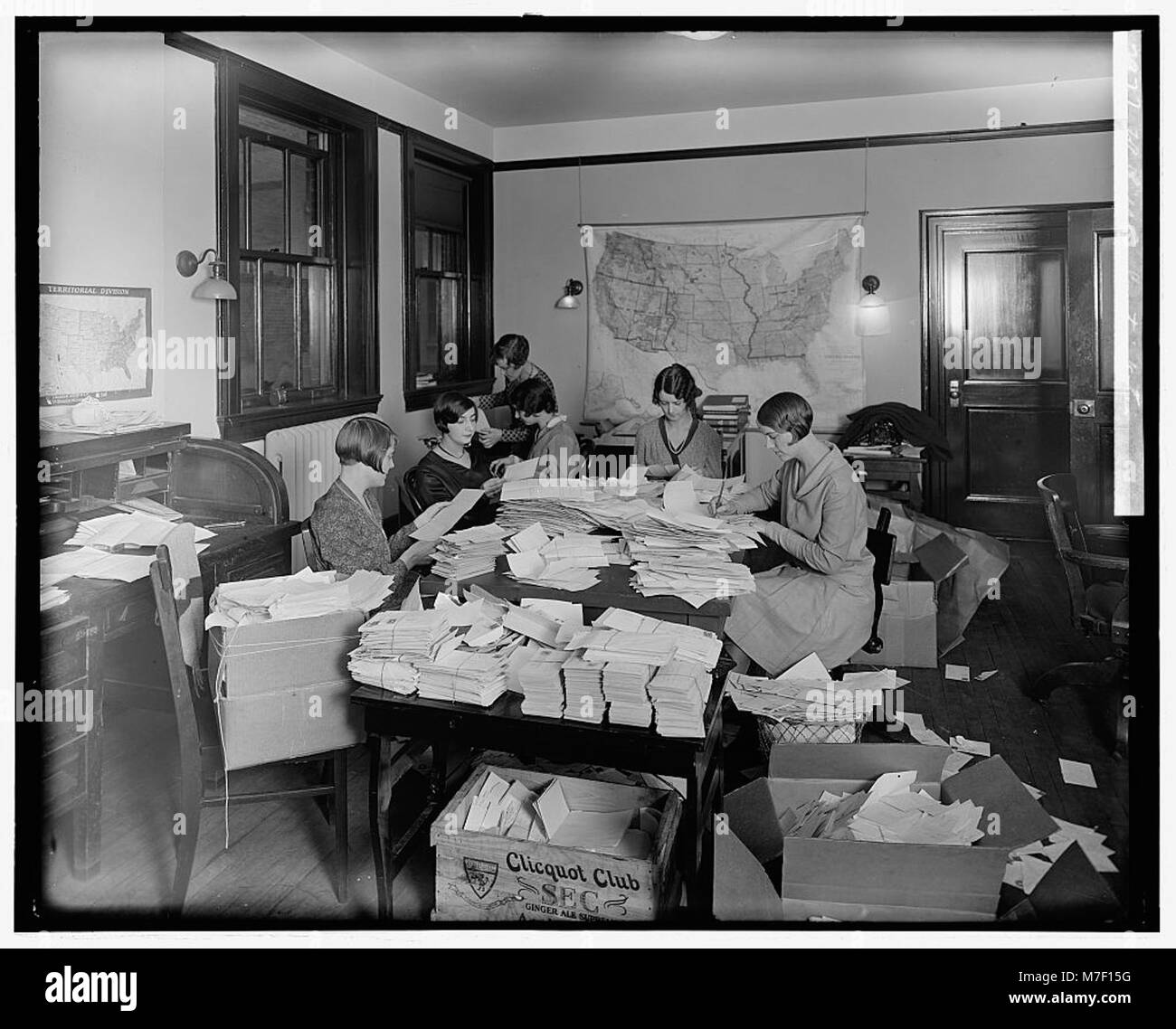 Early 1900s vote counting hi-res stock photography and images - Alamy