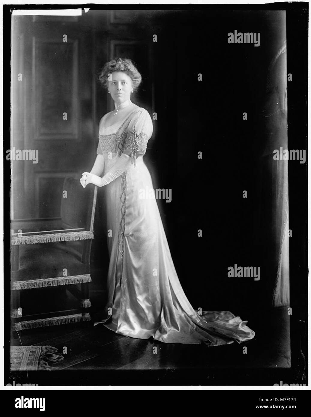 Photograph of Mrs. Taft, featuring a formal portrait captured for ...