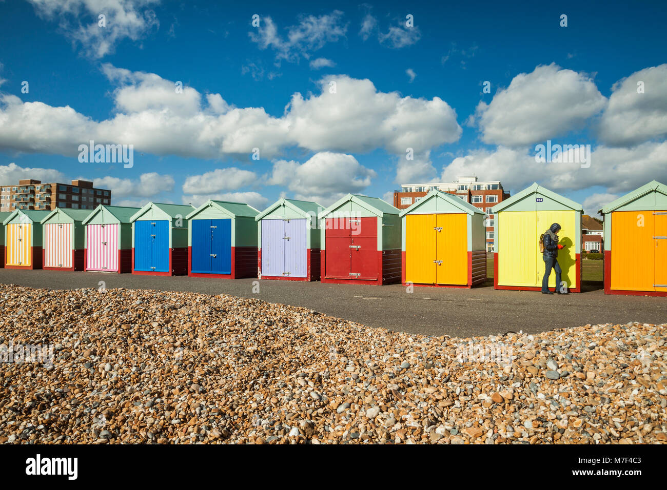 Coloured beach huts hi-res stock photography and images - Alamy