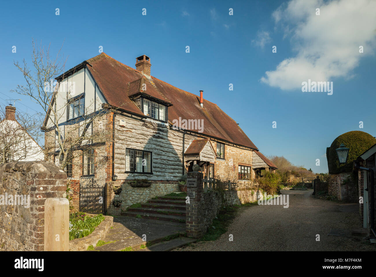 A traditional cottage in Amberley, West Sussex Stock Photo - Alamy