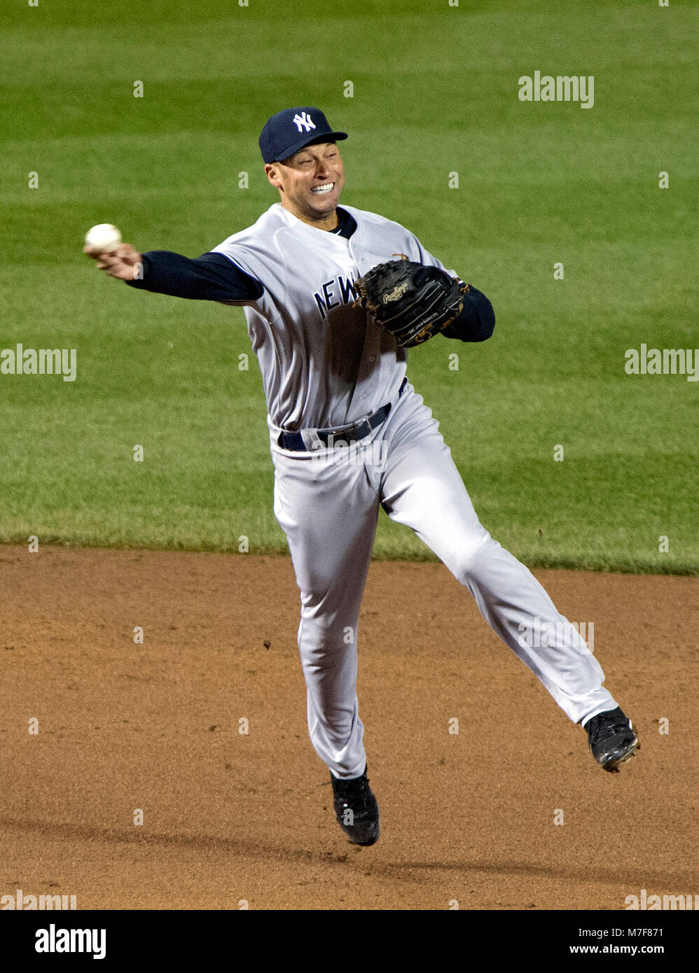 New York Yankees shortstop Derek Jeter (2) throws out Baltimore Orioles ...