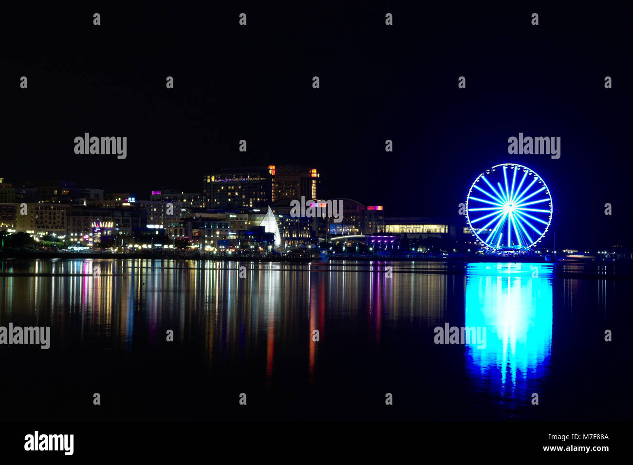 National harbor capital wheel hi-res stock photography and images - Alamy