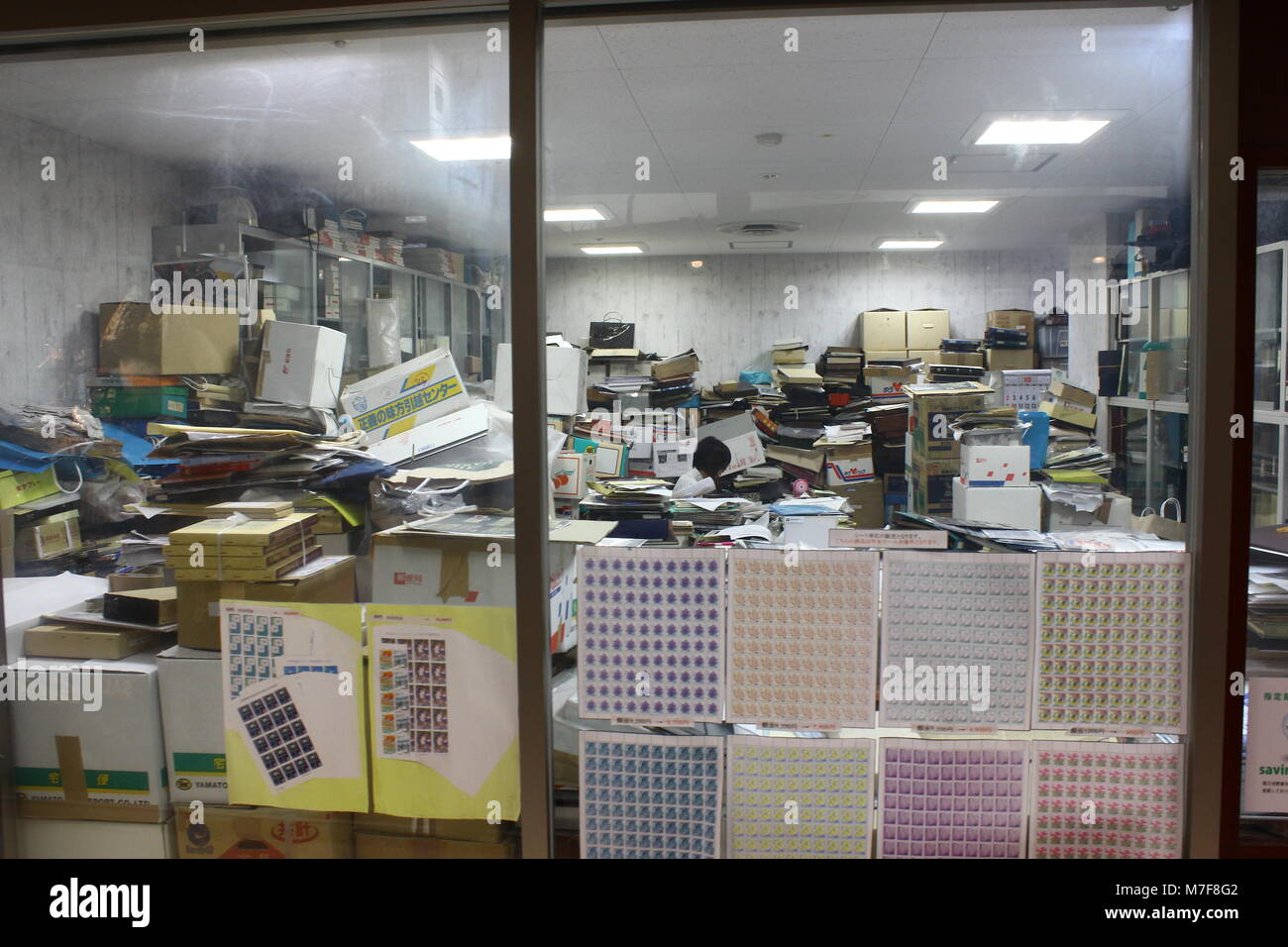 Chaos office hi-res stock photography and images - Alamy