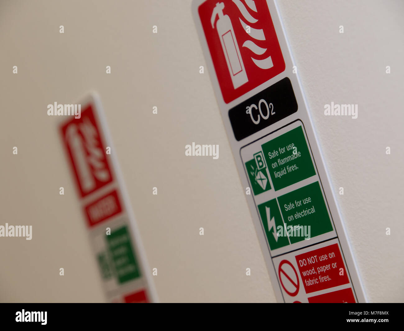 Fire extinguisher signs hi-res stock photography and images - Alamy