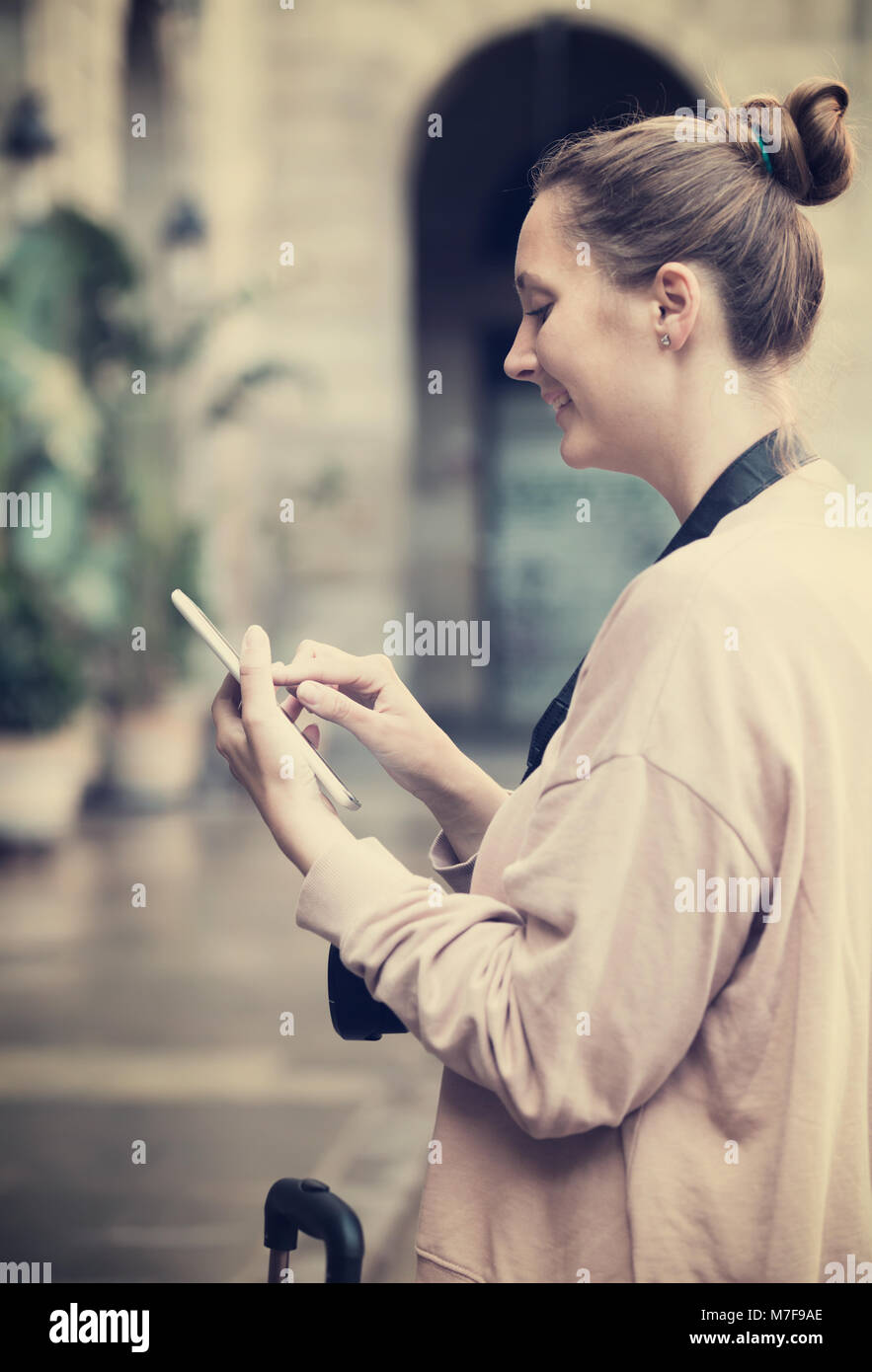 Young woman looks in the tablet city map on the street Stock Photo - Alamy