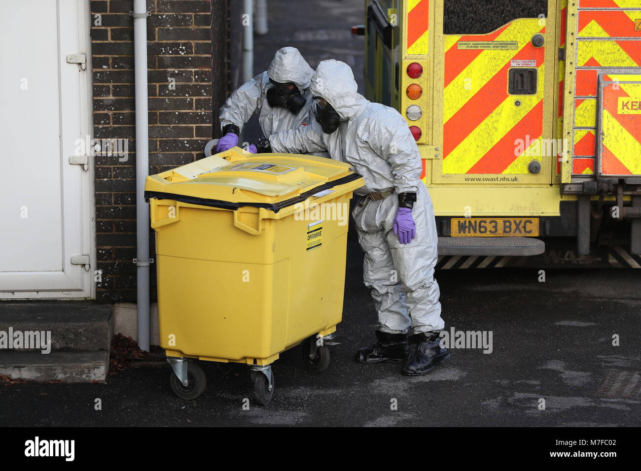 Police gas masks hi-res stock photography and images - Alamy