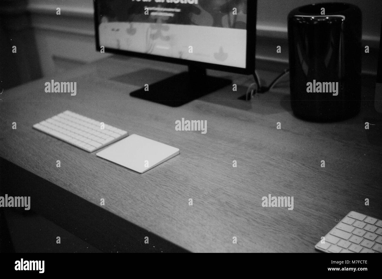 Powerful Mac Pro complete set for testing exposed at Apple Store Piazza ...