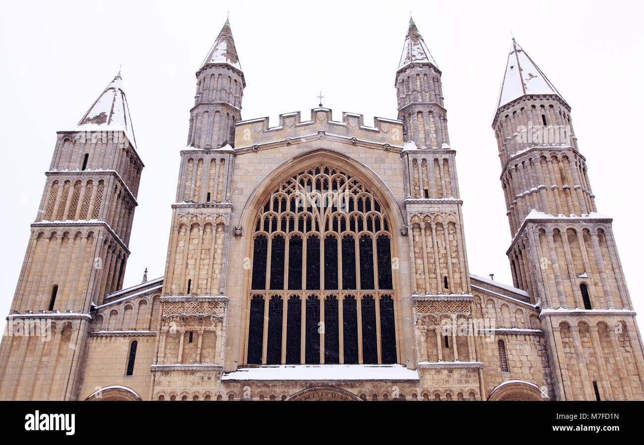 English cathedral snow hi-res stock photography and images - Alamy