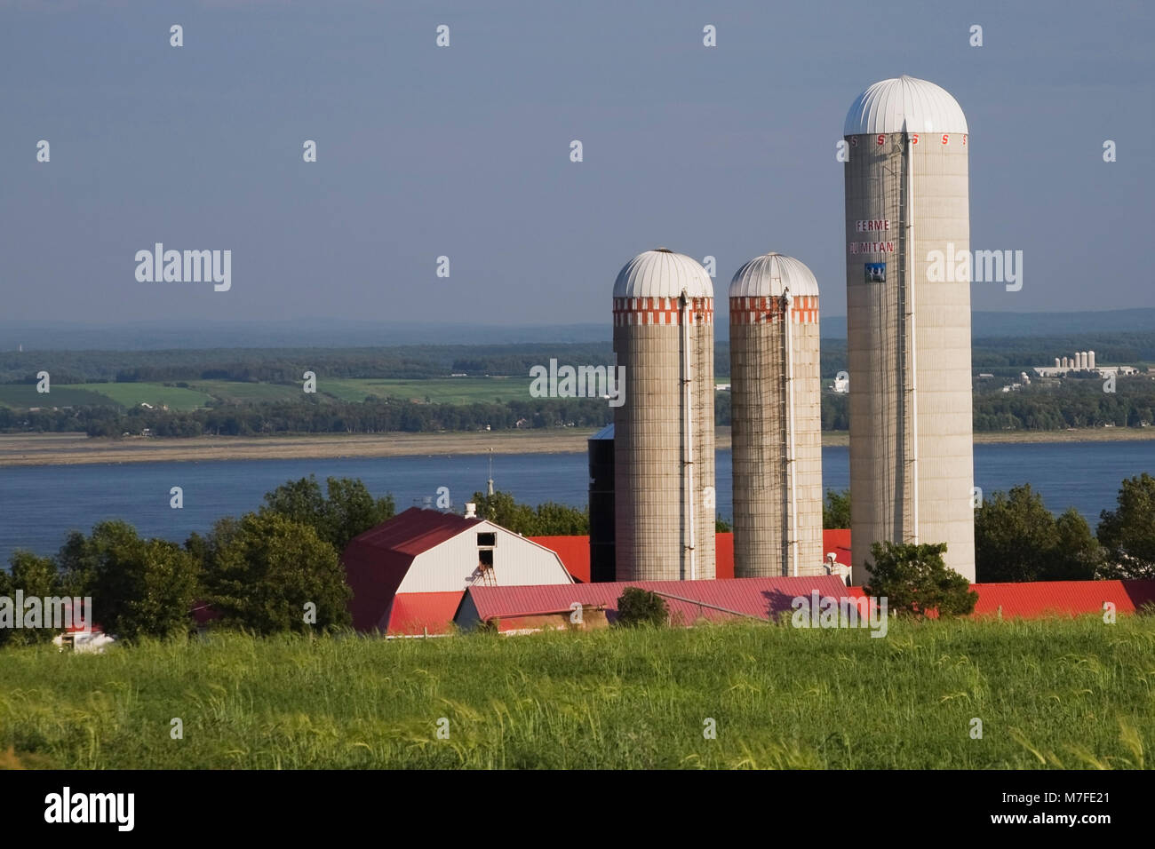 Canadian dairy farm hi-res stock photography and images - Alamy