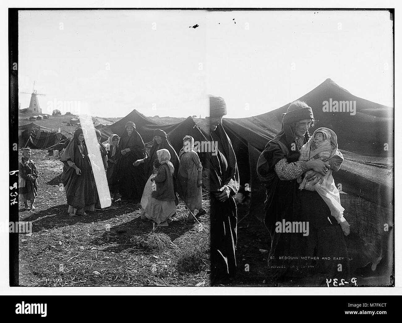 Outdoor mother children in Black and White Stock Photos & Images - Alamy