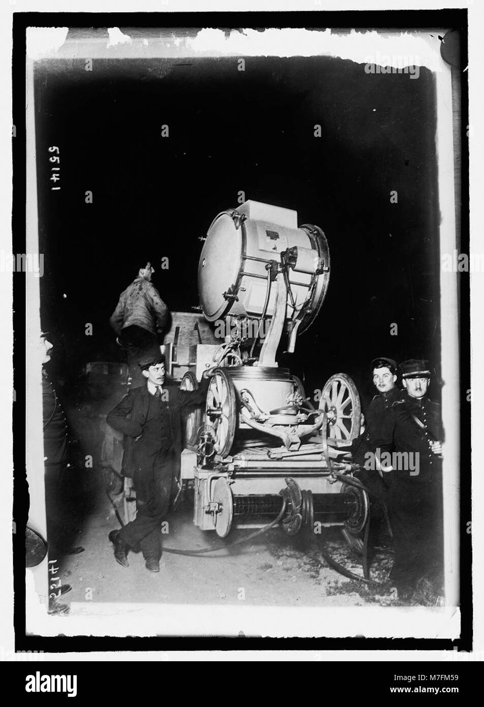 A historical photograph depicting a type of searchlight used during ...