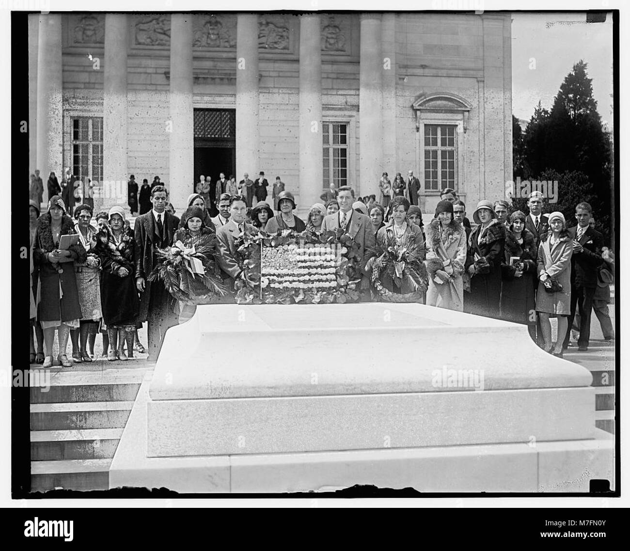 A photograph of an unidentified group of people with wreaths, likely ...