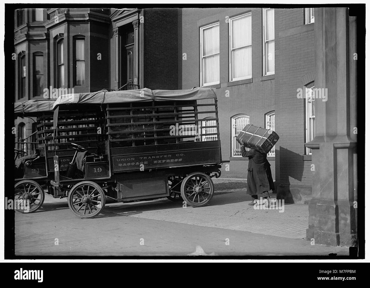 Union transfer company truck hi-res stock photography and images - Alamy