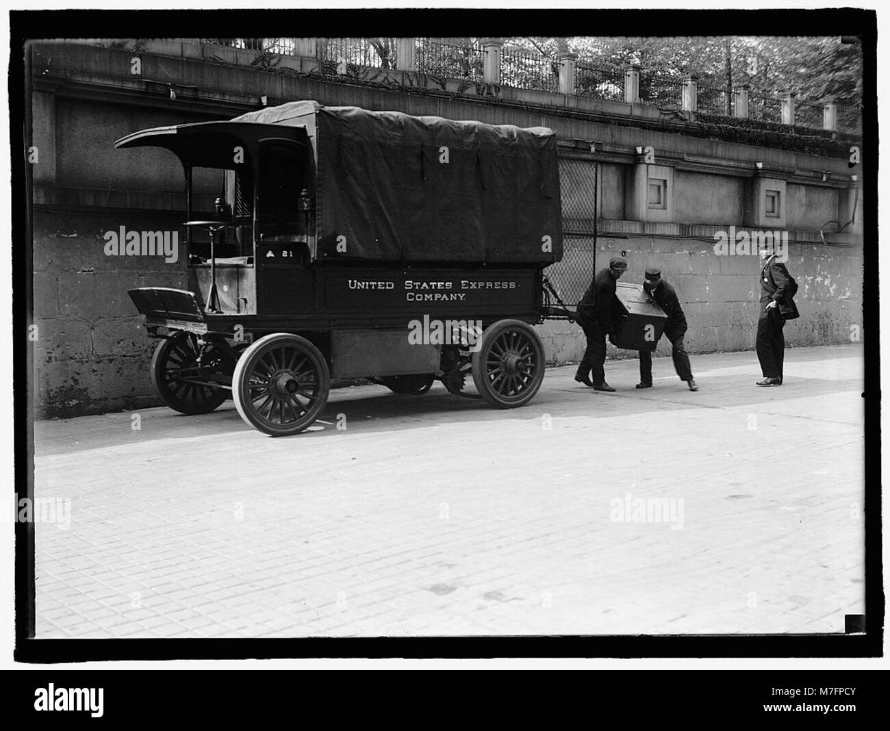 This image shows a United States Express Company truck, an early 20th ...