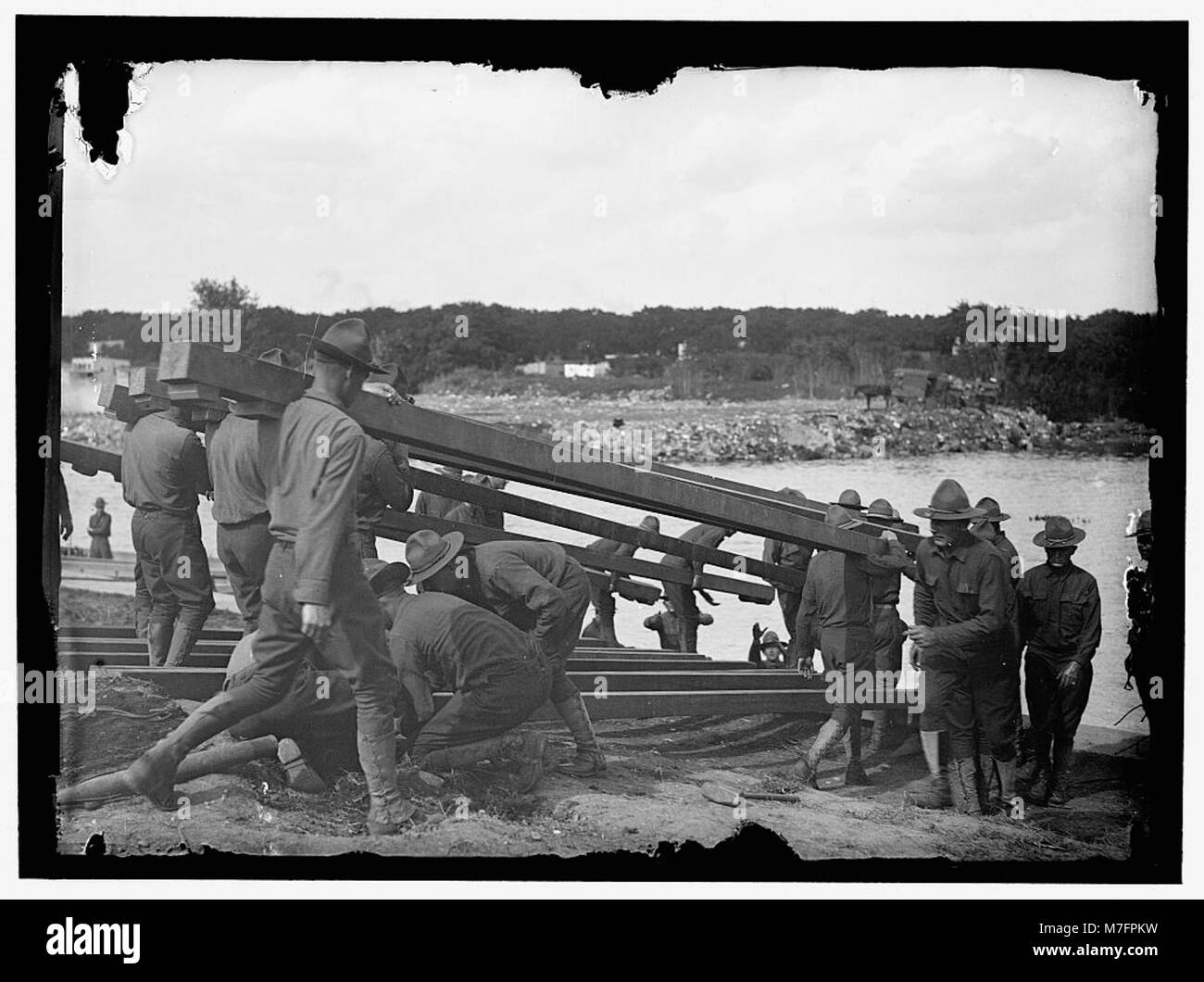 Army Bridge Building Black and White Stock Photos & Images - Alamy
