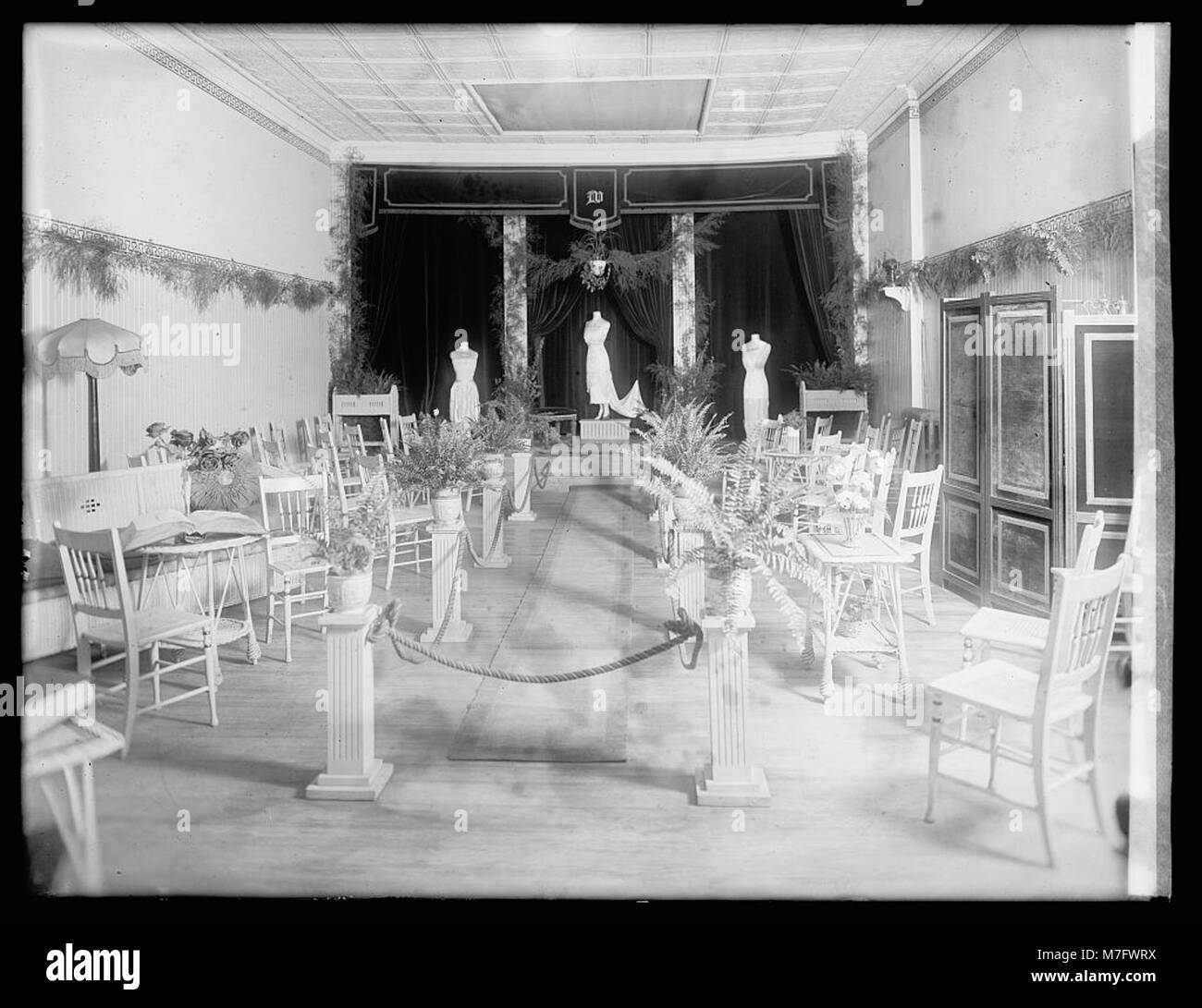 1920s shop interior hi-res stock photography and images - Alamy