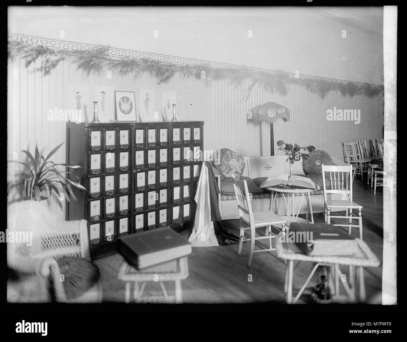 1920s shop interior hi-res stock photography and images - Alamy