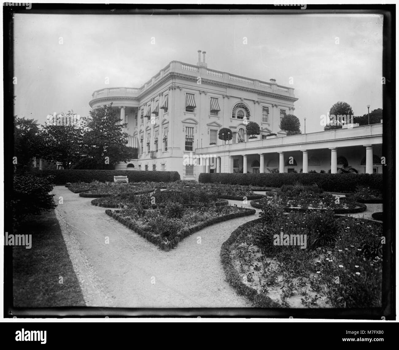 The image shows the White House, the official residence and workplace ...