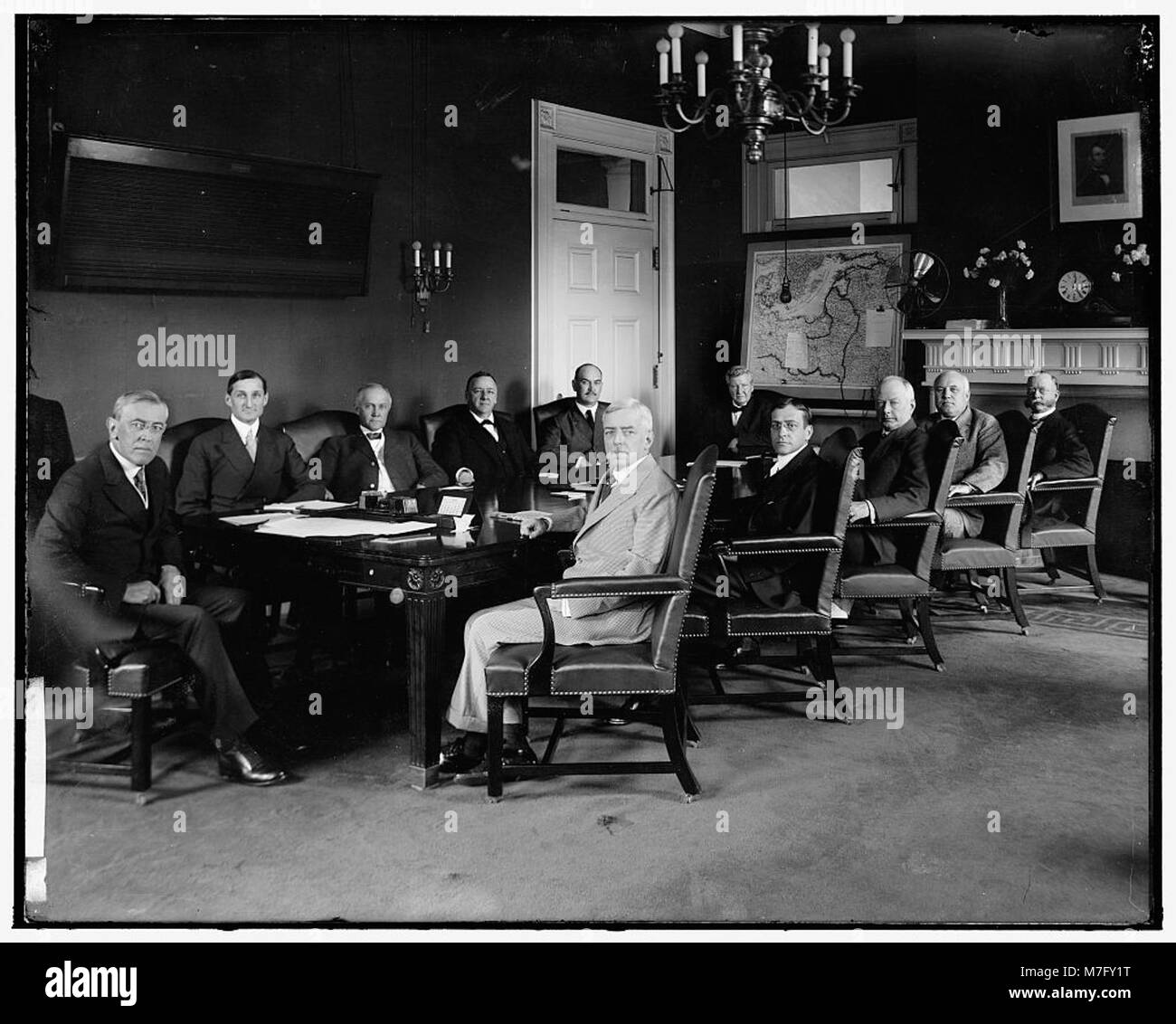A photograph of U.S. President Woodrow Wilson with his cabinet, taken ...