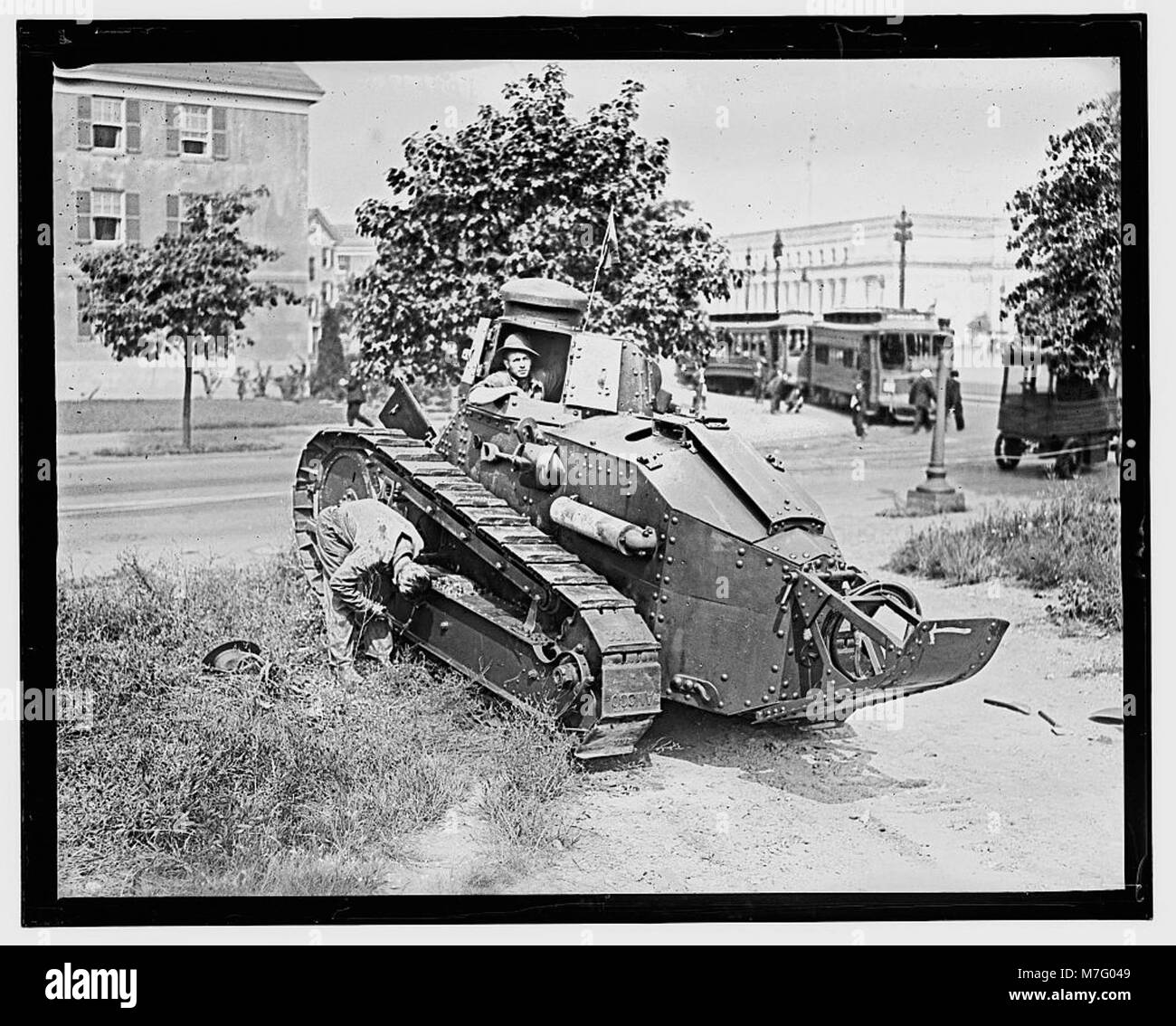 Tank displayed war memorial hi-res stock photography and images - Alamy