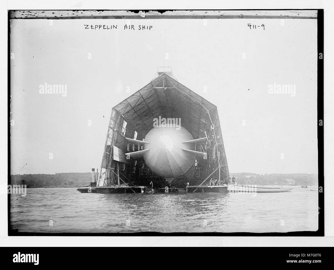 Zeppelin air hi-res stock photography and images - Alamy