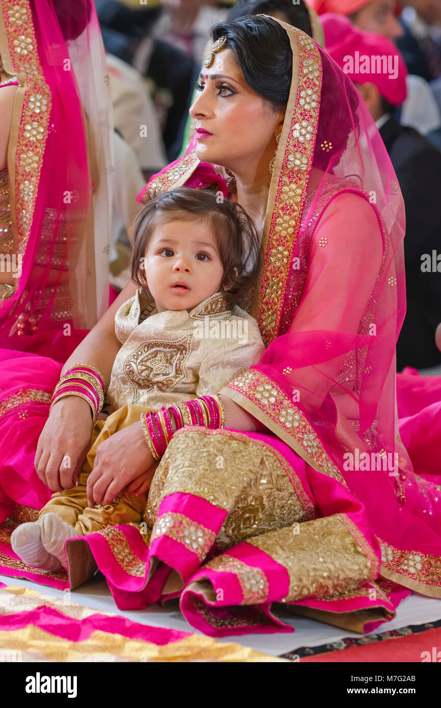 Mother and child sikh hi-res stock photography and images - Alamy
