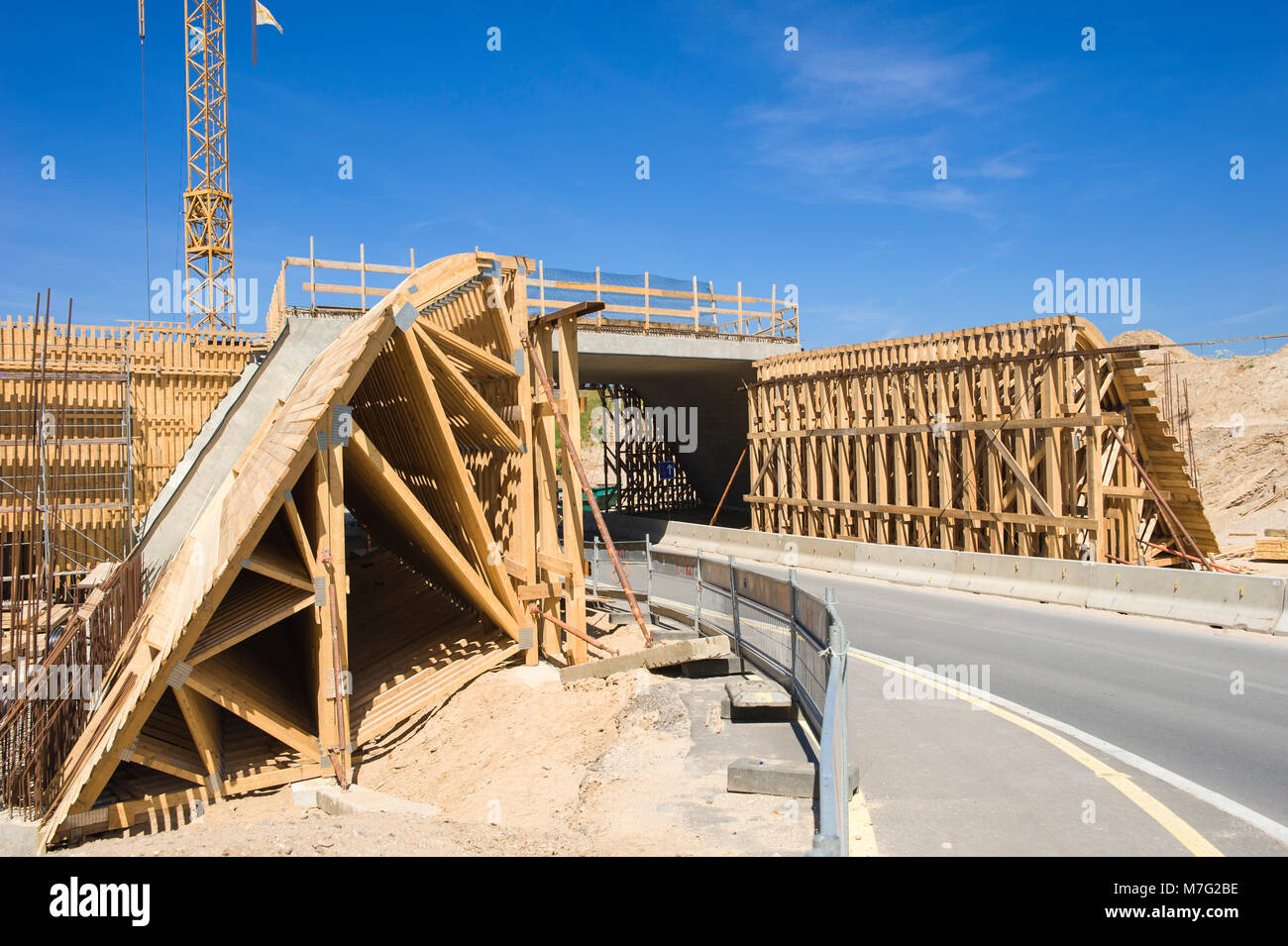 Bridge scaffolding hi-res stock photography and images - Alamy