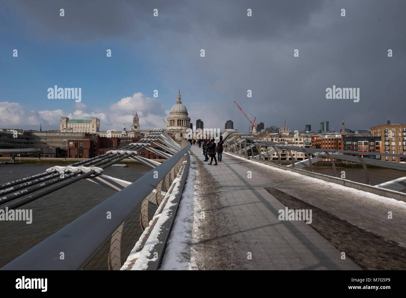 Snow queen from frozen hi-res stock photography and images - Alamy