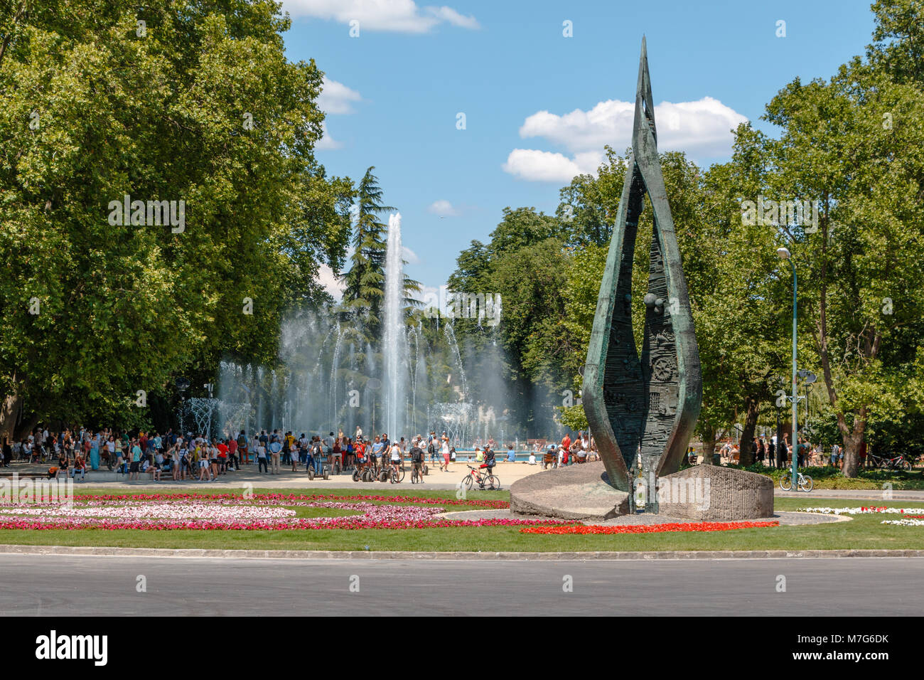 The Budapest unification sculpture and fountain at the southern end of ...