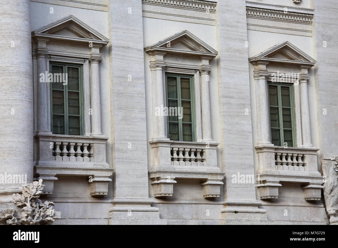 Windows of the Palazzo Poli (Poli Palace). Rome, Italy Stock Photo - Alamy