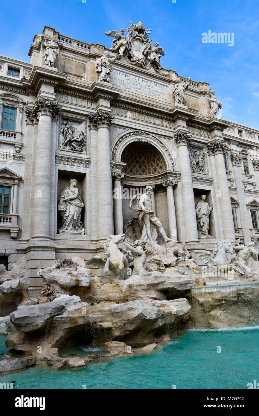 Fontana romana hi-res stock photography and images - Alamy