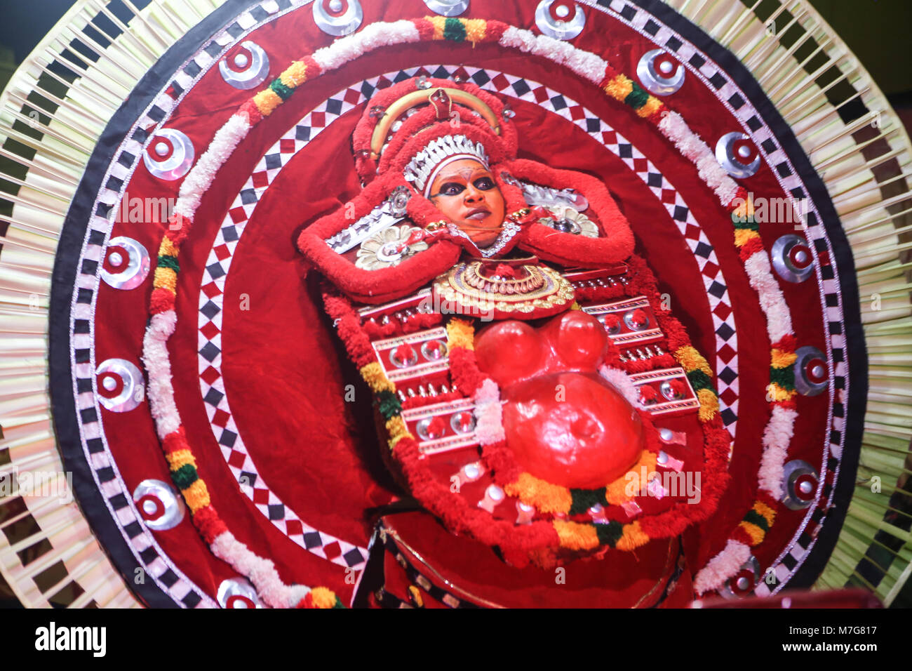 Big red circle costume hi-res stock photography and images - Alamy