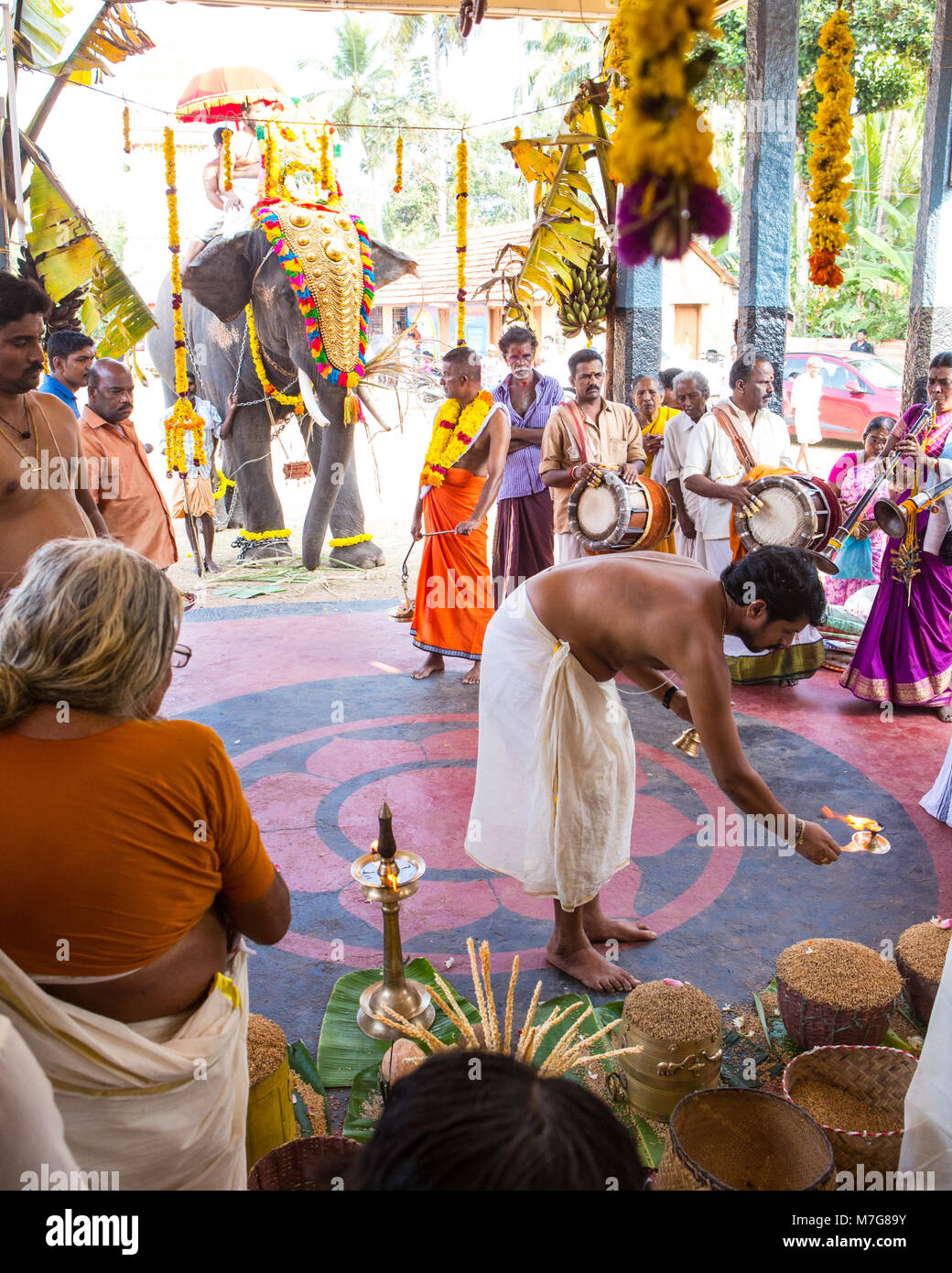 people making prayer offerings at shivratri Stock Photo - Alamy