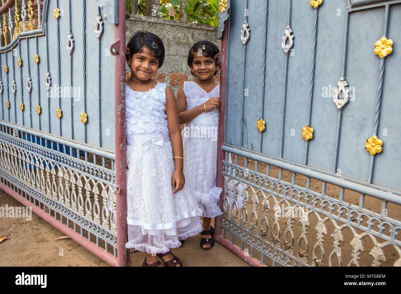 Girls in white dresses hi-res stock photography and images - Alamy
