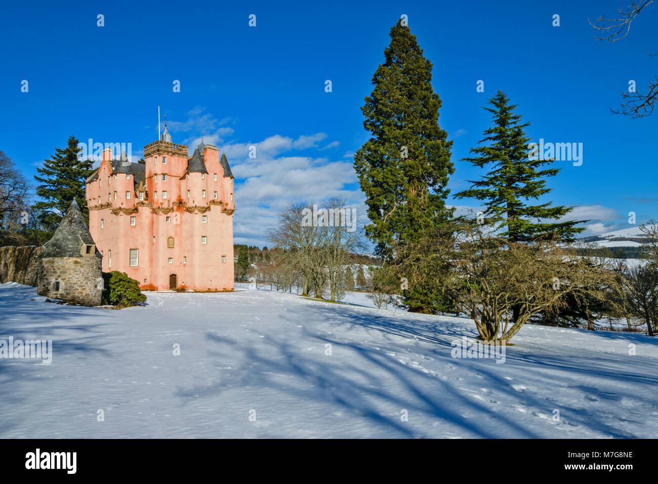 CRAIGIEVAR CASTLE ABERDEENSHIRE SCOTLAND BLUE SKY THE PINK TOWER ...
