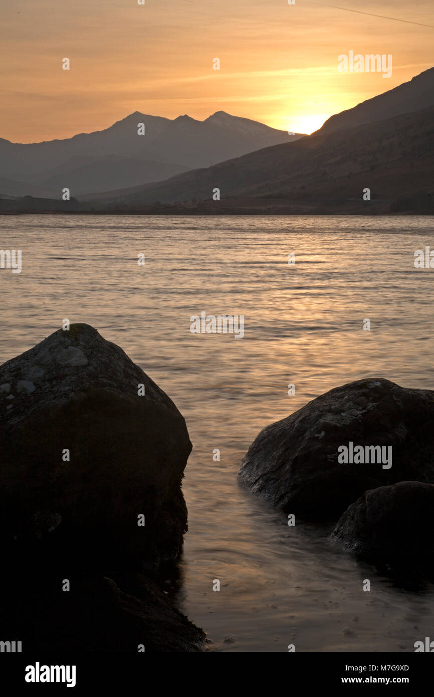 Snowdon silhouette hi-res stock photography and images - Alamy