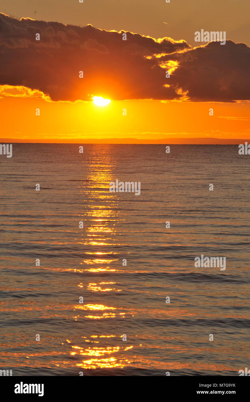 Sun peeking over coastal cloud hi-res stock photography and images - Alamy