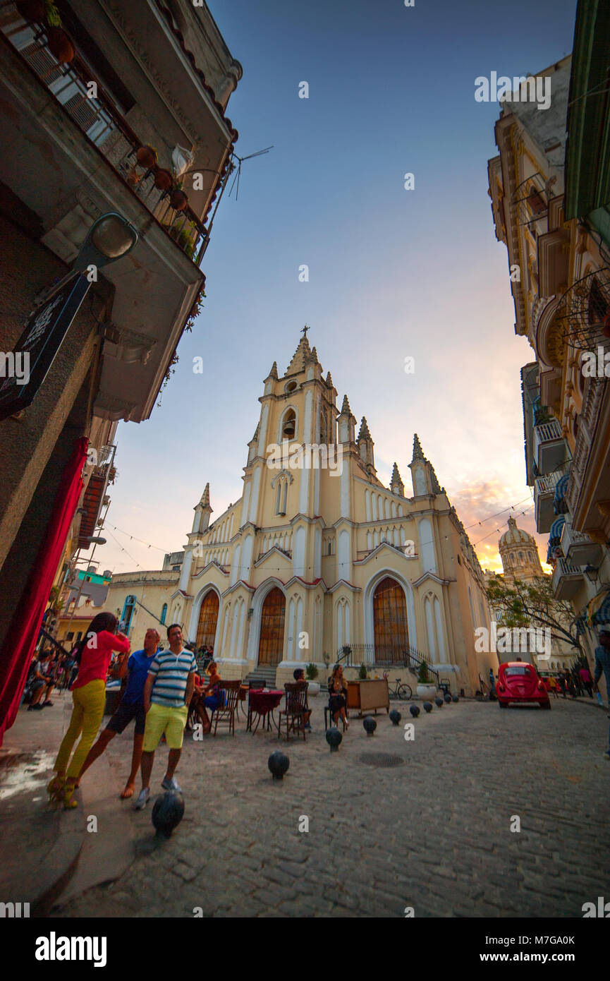 Catholic church in cuba hi-res stock photography and images - Alamy