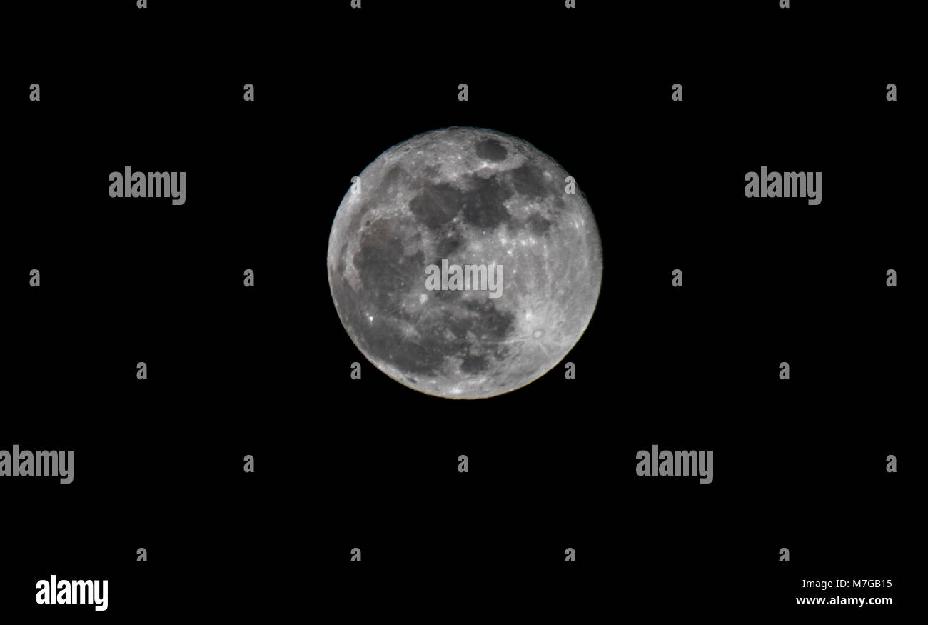 Goodnight moon hi-res stock photography and images - Alamy