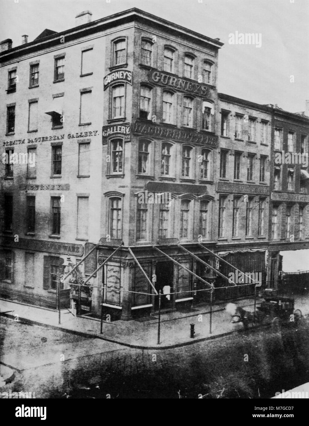 This photograph, titled 'Broadway bei der Leonard Street' by Victor ...