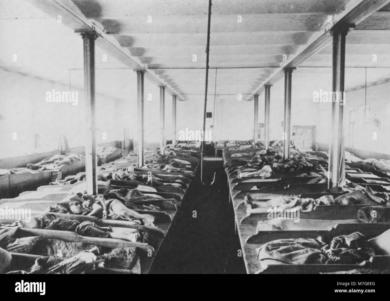 1900's factory workers hi-res stock photography and images - Alamy