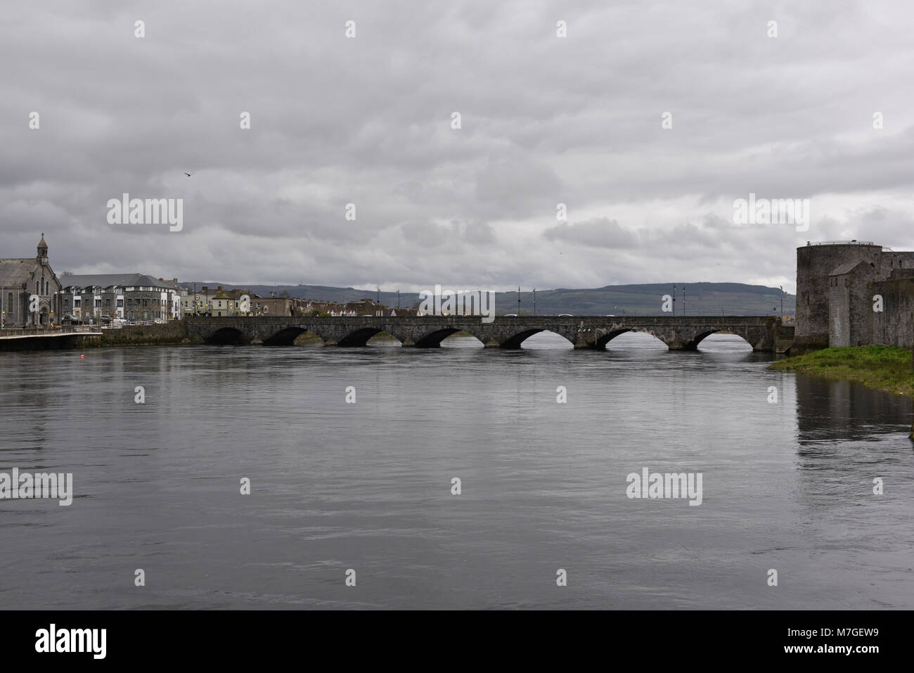 Limerick Ireland Shannon River Stock Photo - Alamy