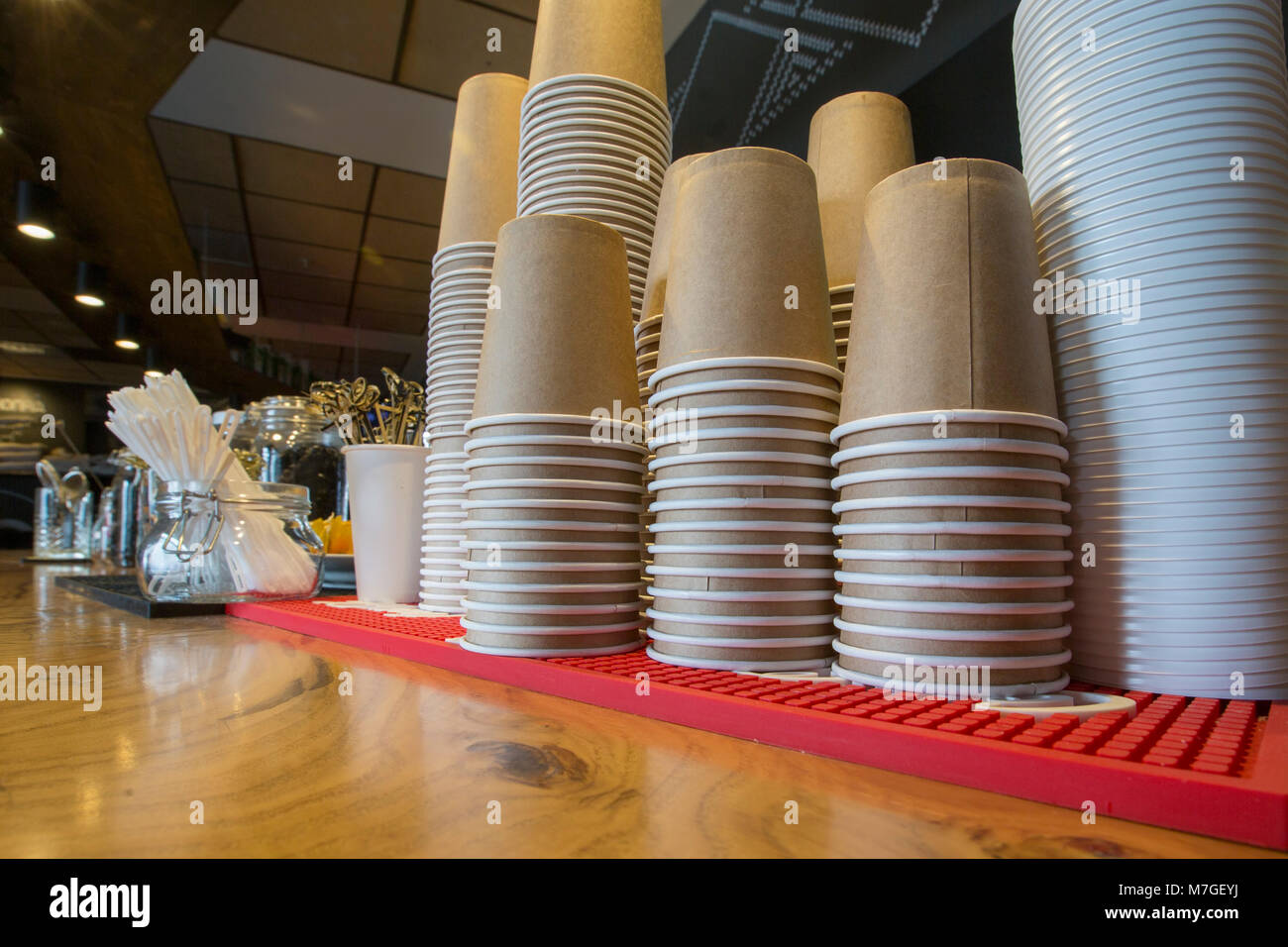 Pile of disposable coffee cups hi-res stock photography and images - Alamy
