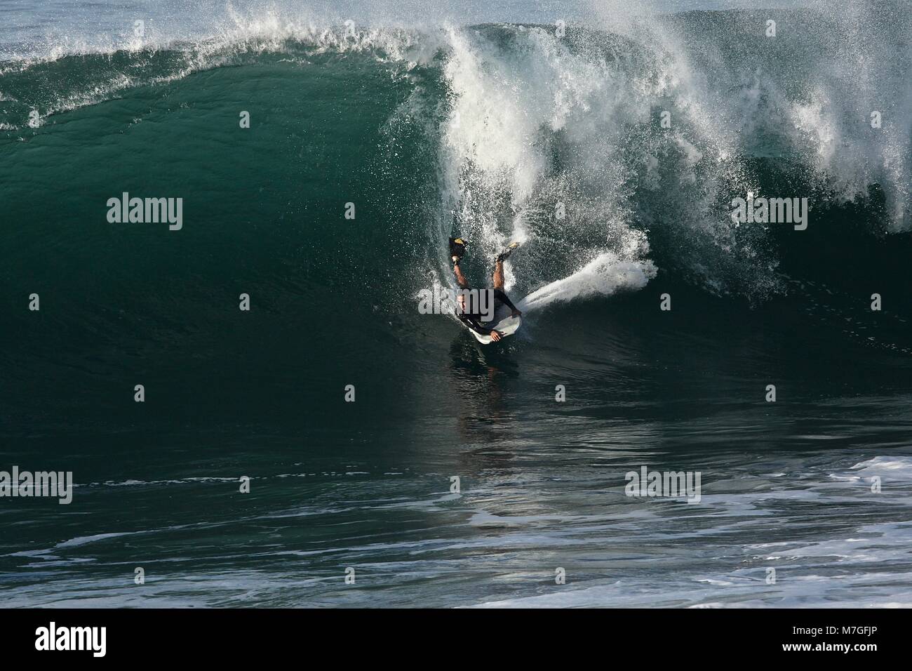 Extreme waves hi-res stock photography and images - Alamy