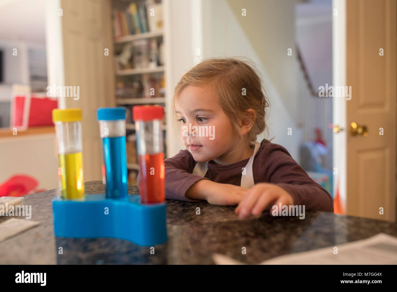 A little girl conducts a science experiment Stock Photo - Alamy