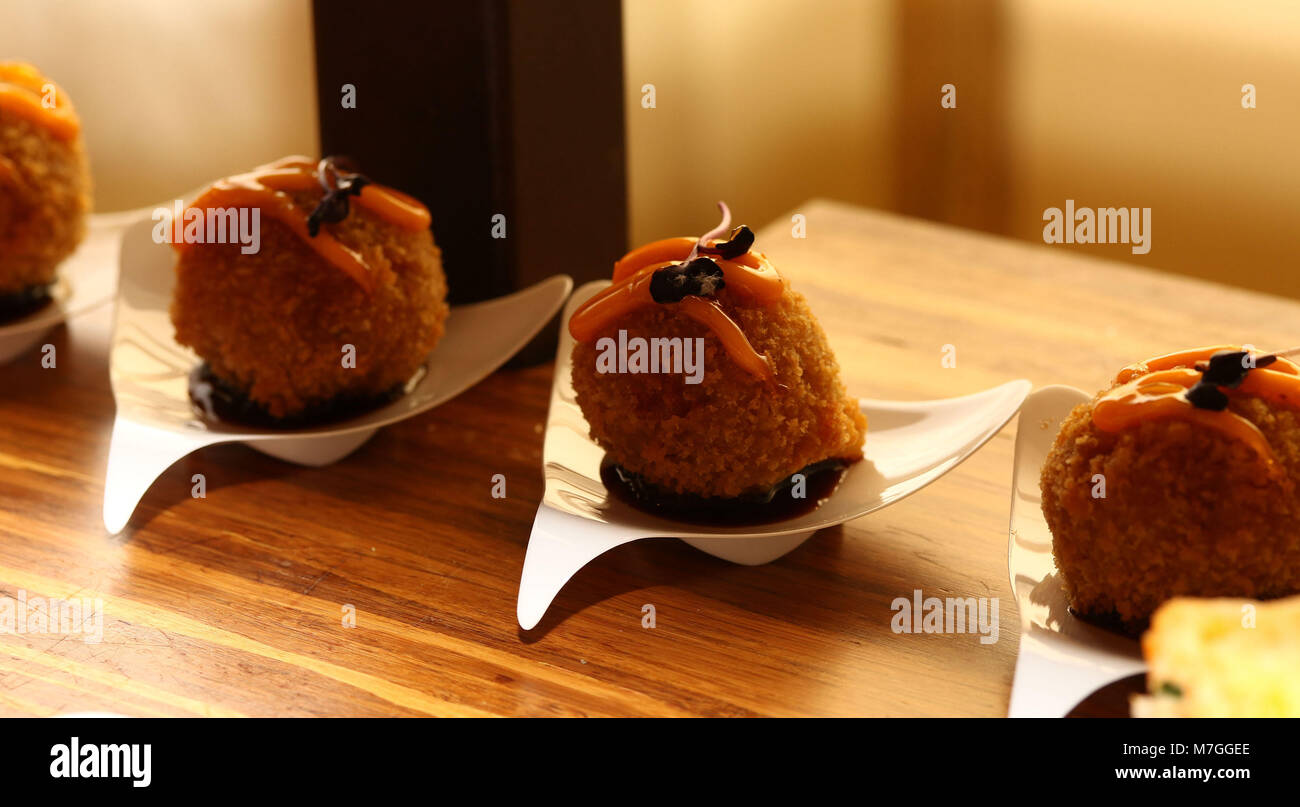 Japanese deep fried sushi hi-res stock photography and images - Alamy