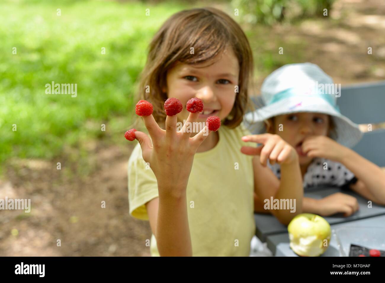 Kids eating raspberries, Apex Park, Riverway Drive, Condon QLD ...