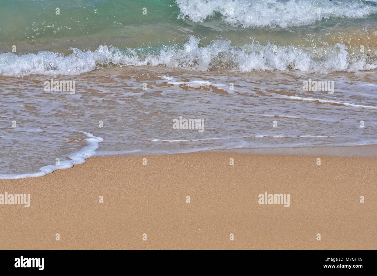 Small waves breaking at the shoreline Stock Photo - Alamy