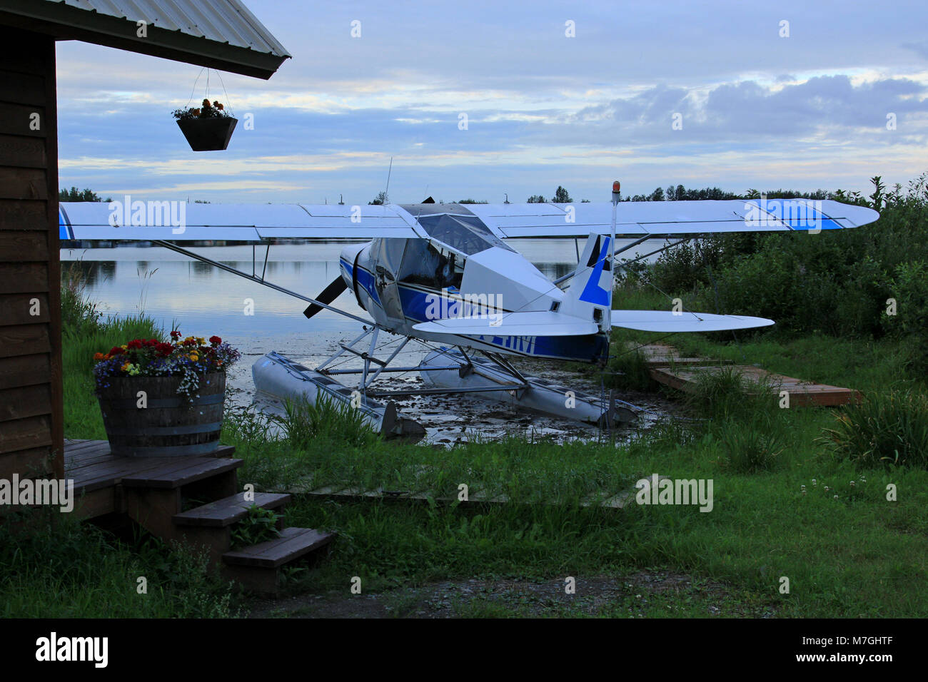 Alaska Float Plane docked beside a cabin Stock Photo - Alamy