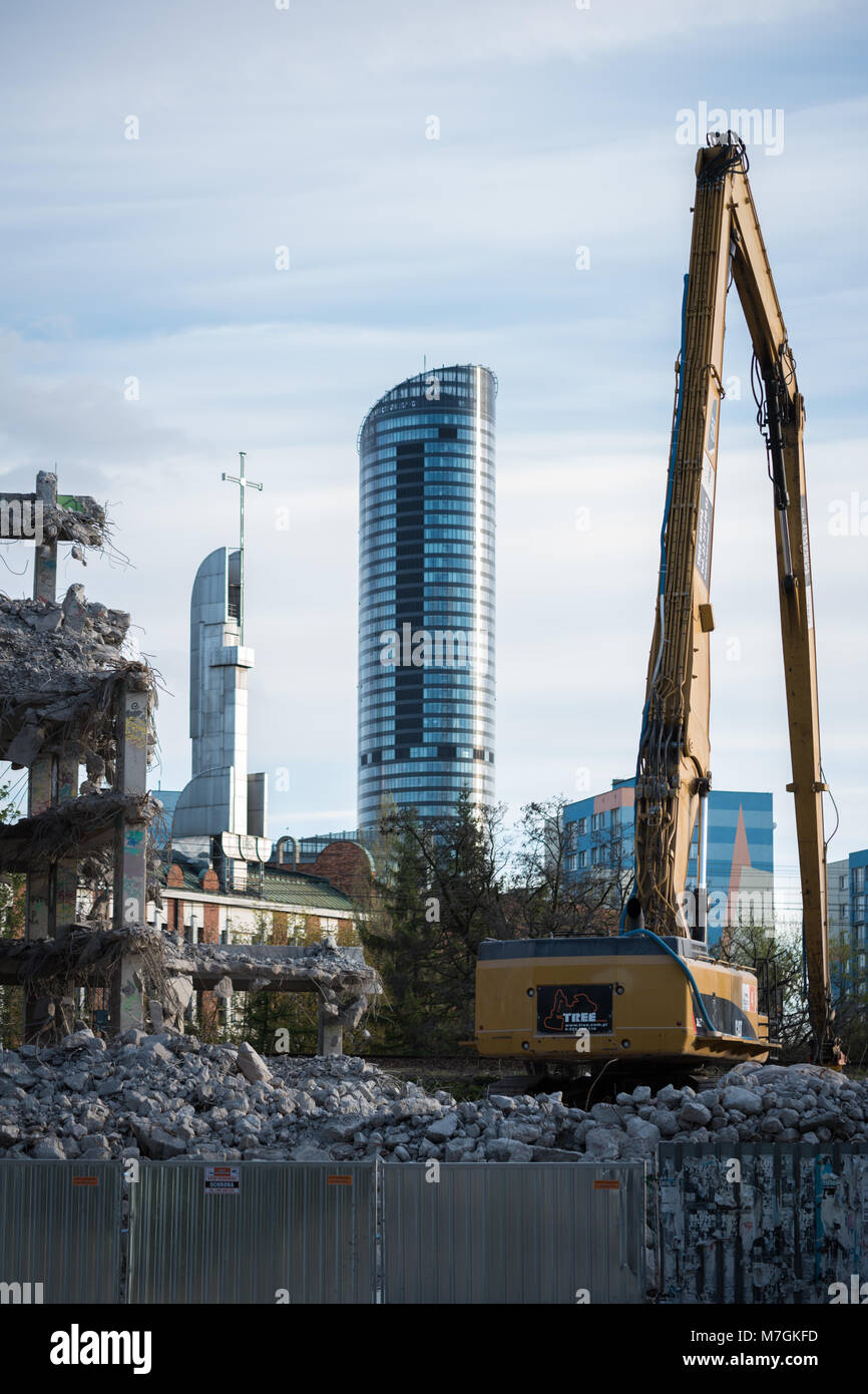 Demolition of the famous Skeleton building located on the kolejowa ...